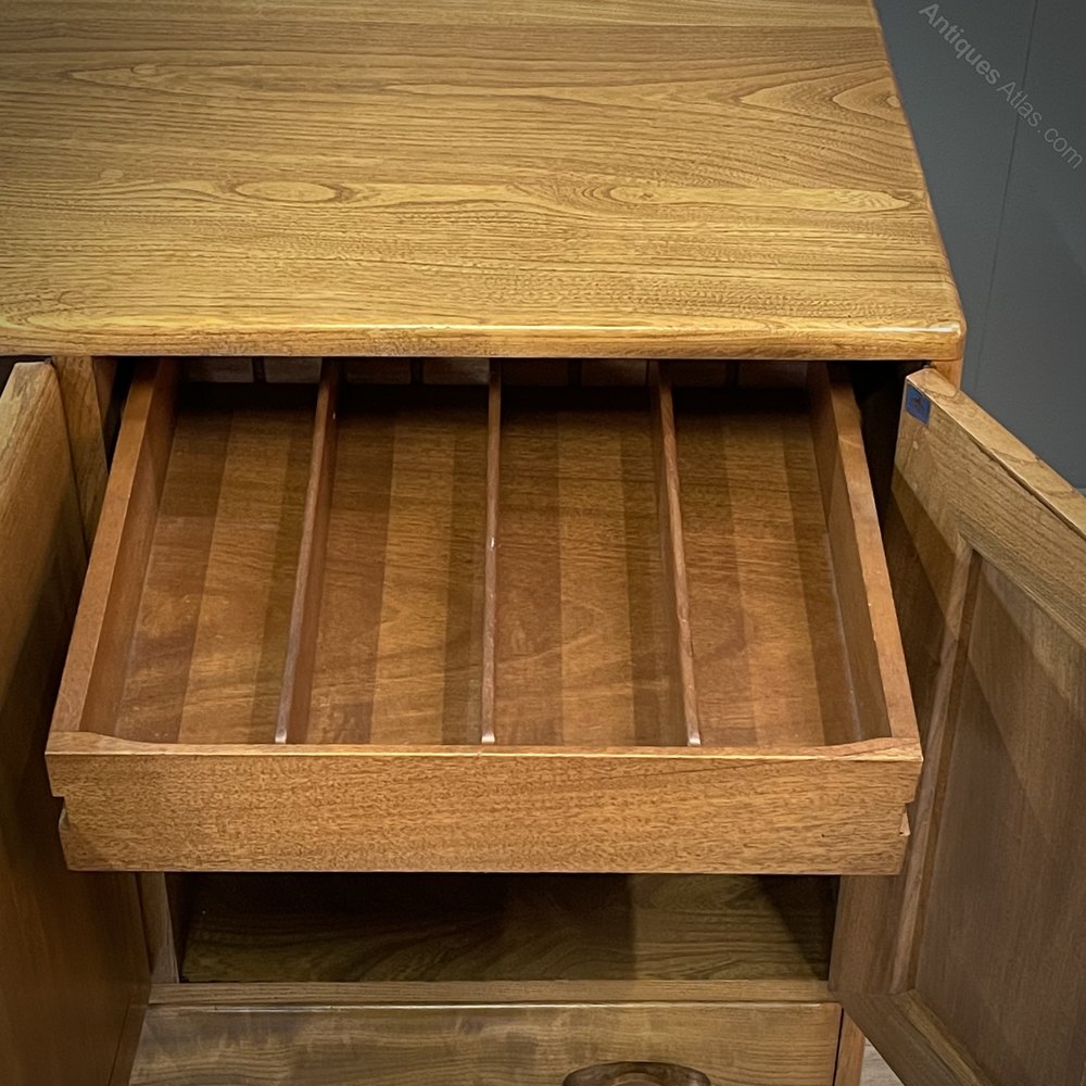 Antiques Atlas - Vintage 1960/70s Ercol Windsor Elm Sideboard as575a448