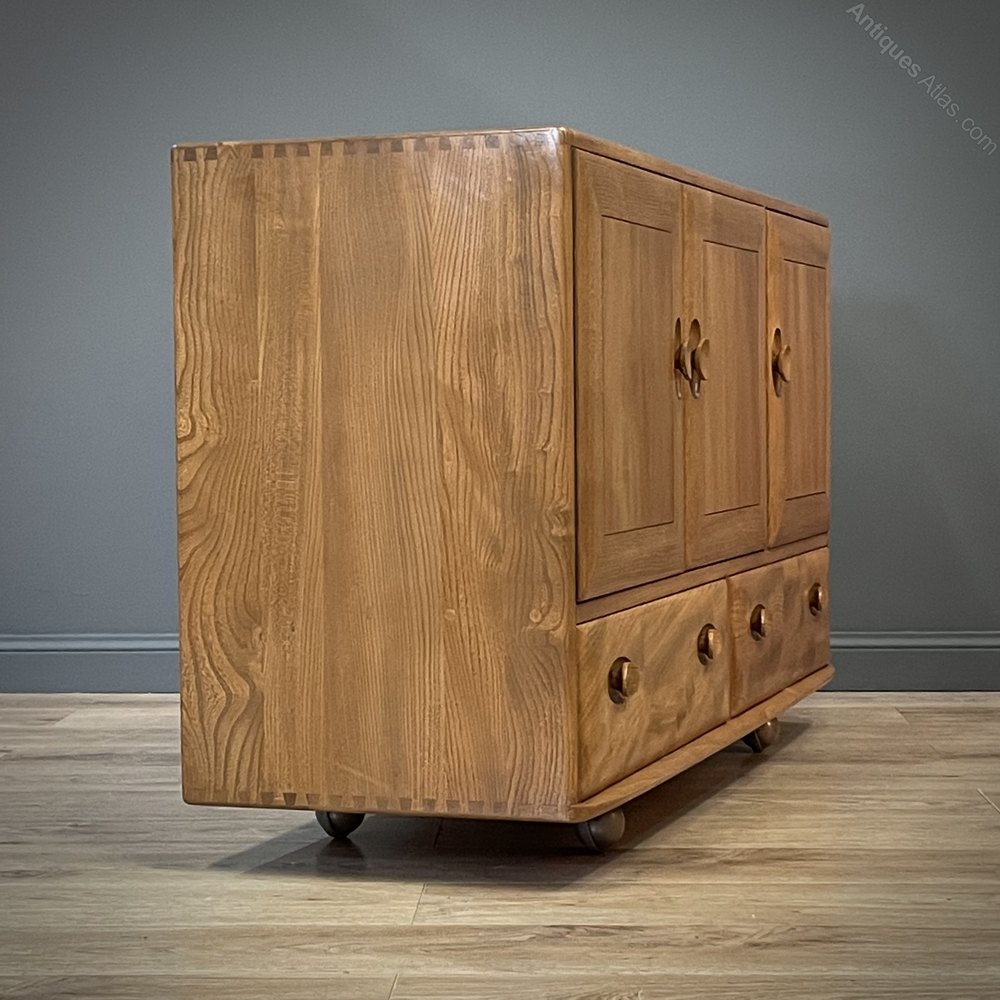 Antiques Atlas - Vintage 1960/70s Ercol Windsor Elm Sideboard as575a448
