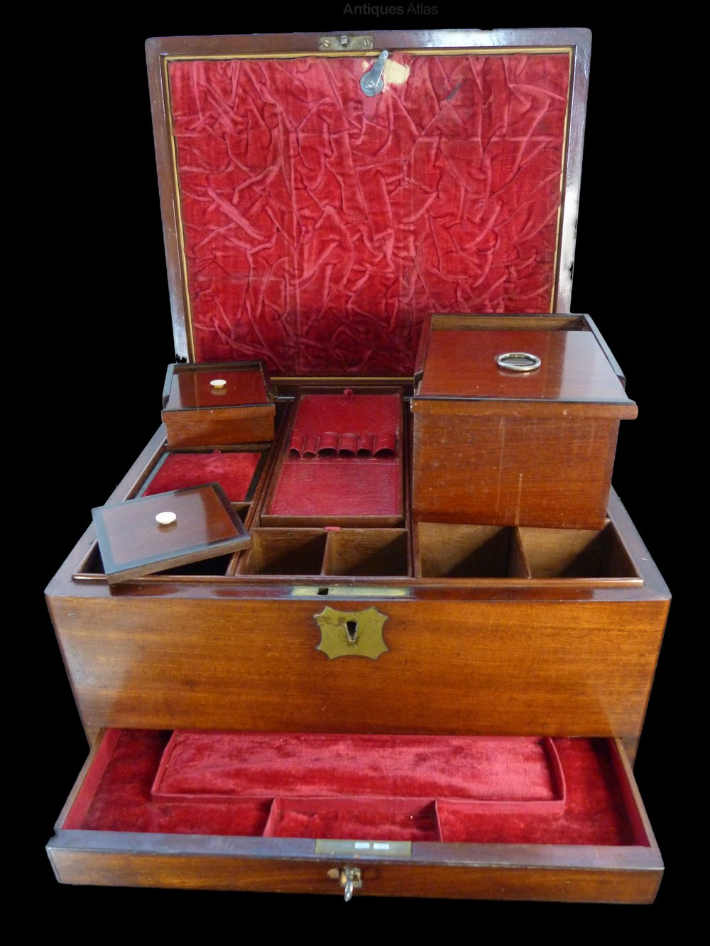Antiques Atlas - Vanity Box, Ladies Travelling Case.