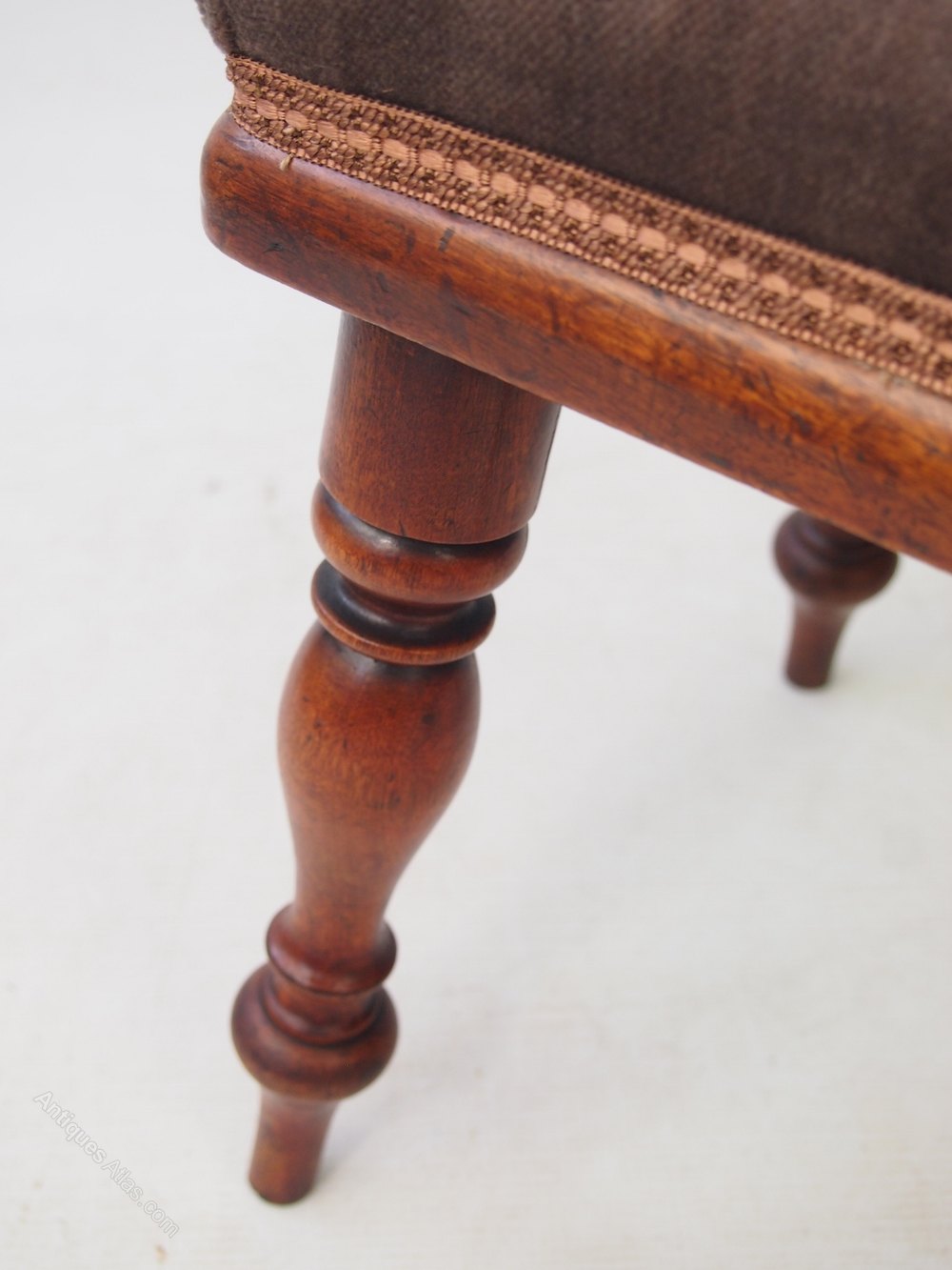 Small Antique Victorian Mahogany Footstool - Antiques Atlas