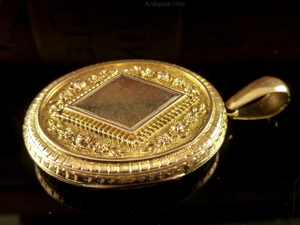 Antiques Atlas - Antique Victorian Gold Back & Front Large Locket