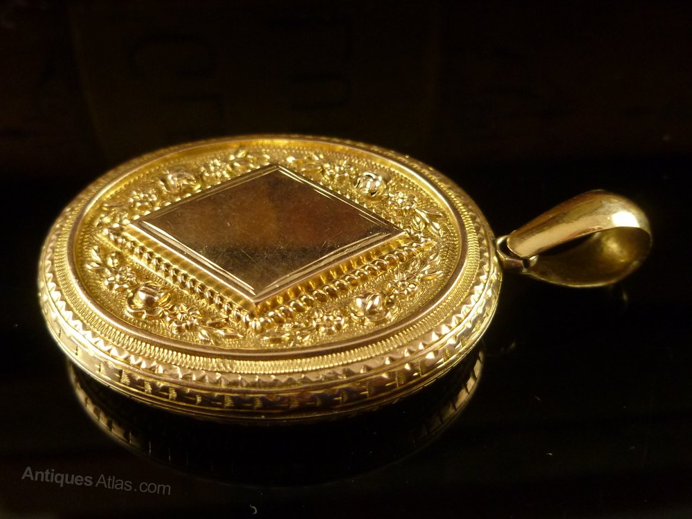 Antiques Atlas - Antique Victorian Gold Back & Front Large Locket