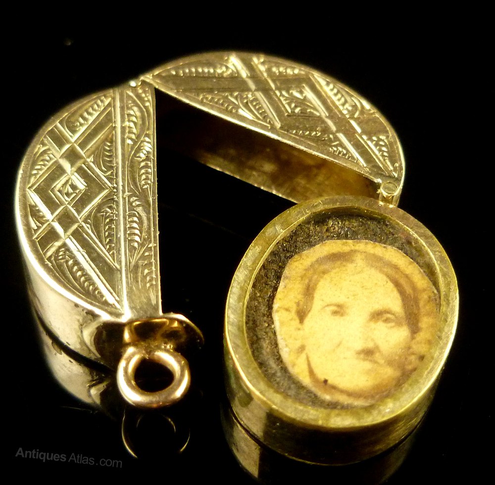 Antiques Atlas - Georgian Sectret Opening Locket 19TH Century