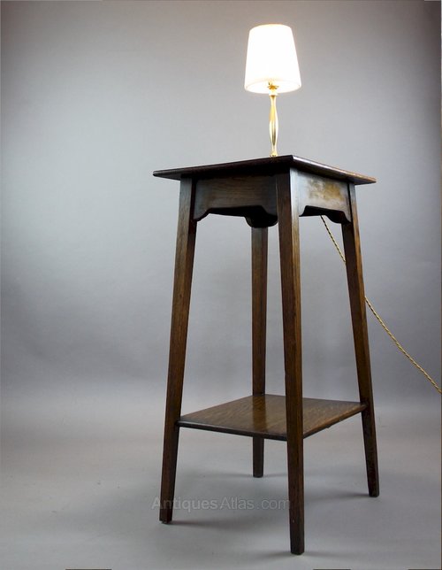 Oak Side / Lamp Table Arts And Crafts Period - Antiques Atlas