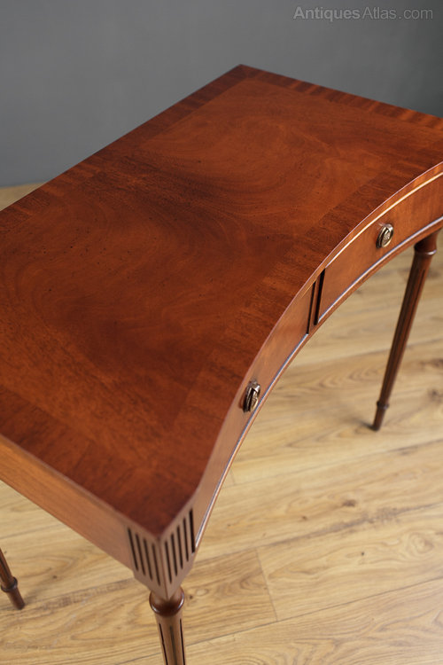 Antiques Atlas - Mahogany Concave Side Table.