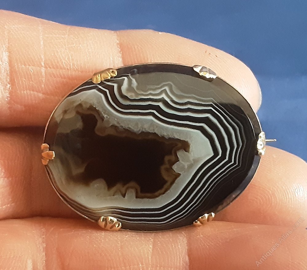 Antiques Atlas - 1960's Banded Agate Brooch.