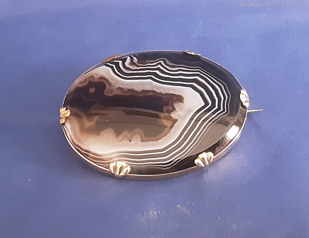 Antiques Atlas - 1960's Banded Agate Brooch.