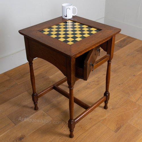 Attractive Vintage Oak Games Side Table C1920 - Antiques Atlas