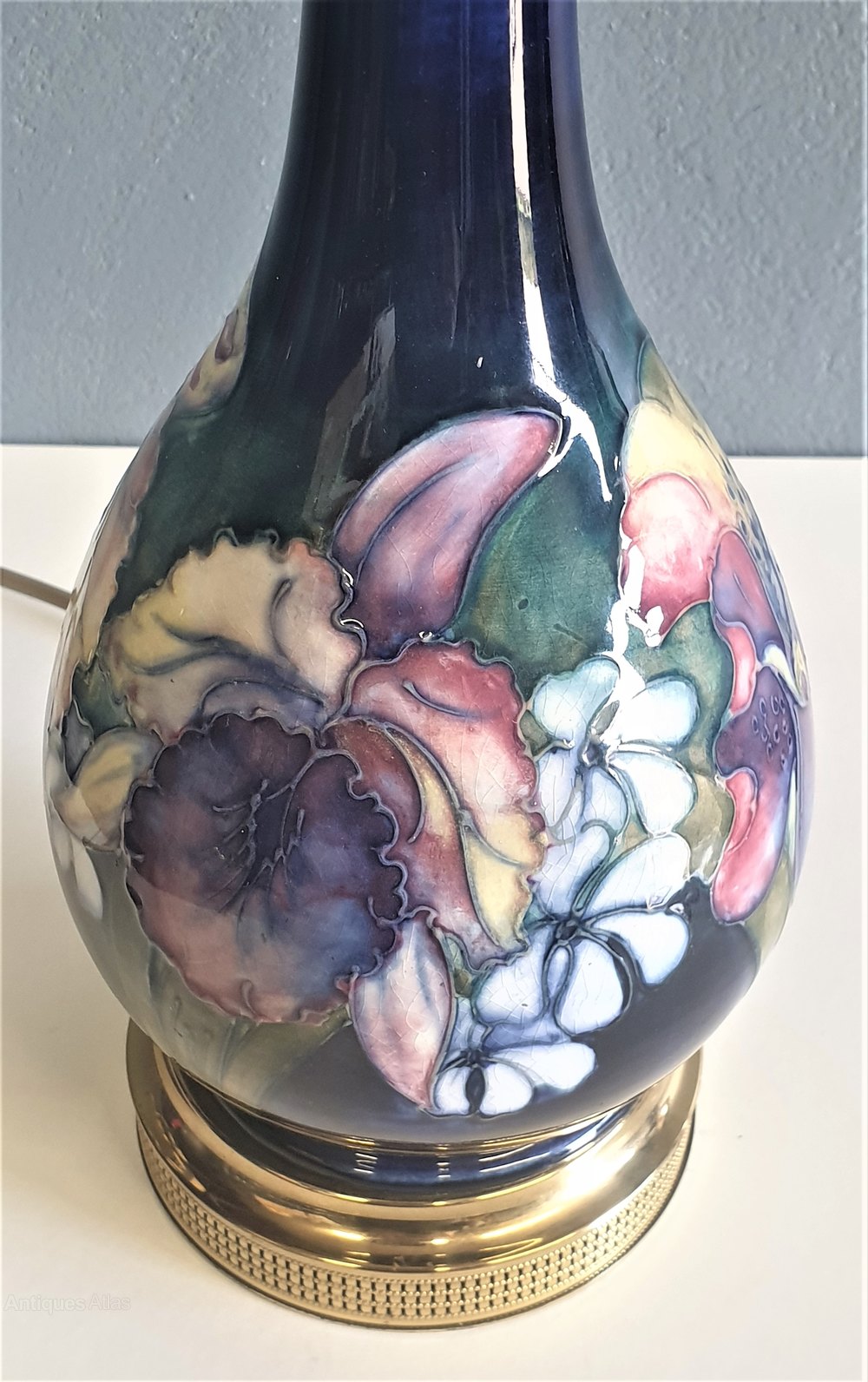 Antiques Atlas - Moorcroft Electric Lamp