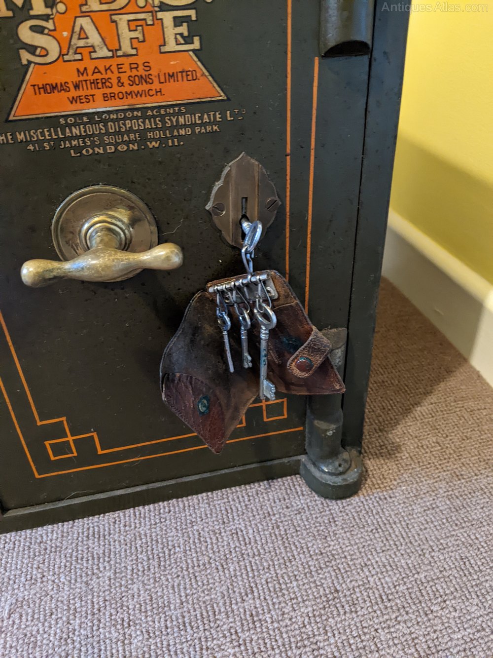 Antiques Atlas - Very Small Thomas Withers Cast Iron Safe With Keys