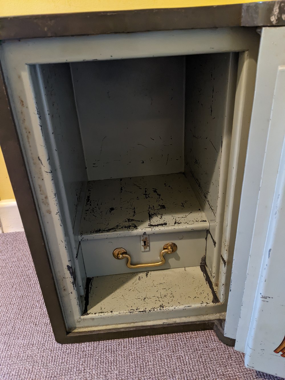 Antiques Atlas - Very Small Thomas Withers Cast Iron Safe With Keys