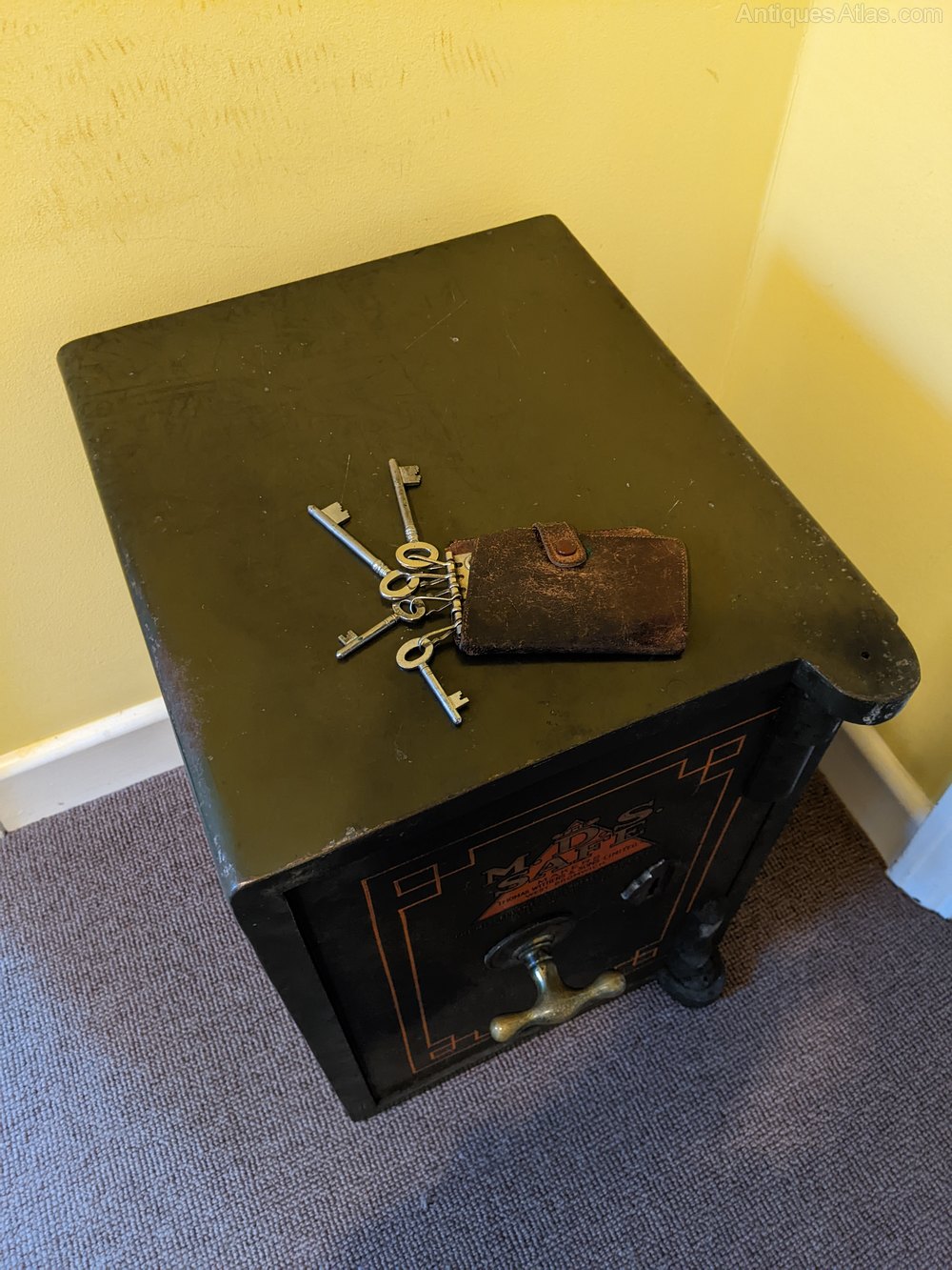 Antiques Atlas - Very Small Thomas Withers Cast Iron Safe With Keys