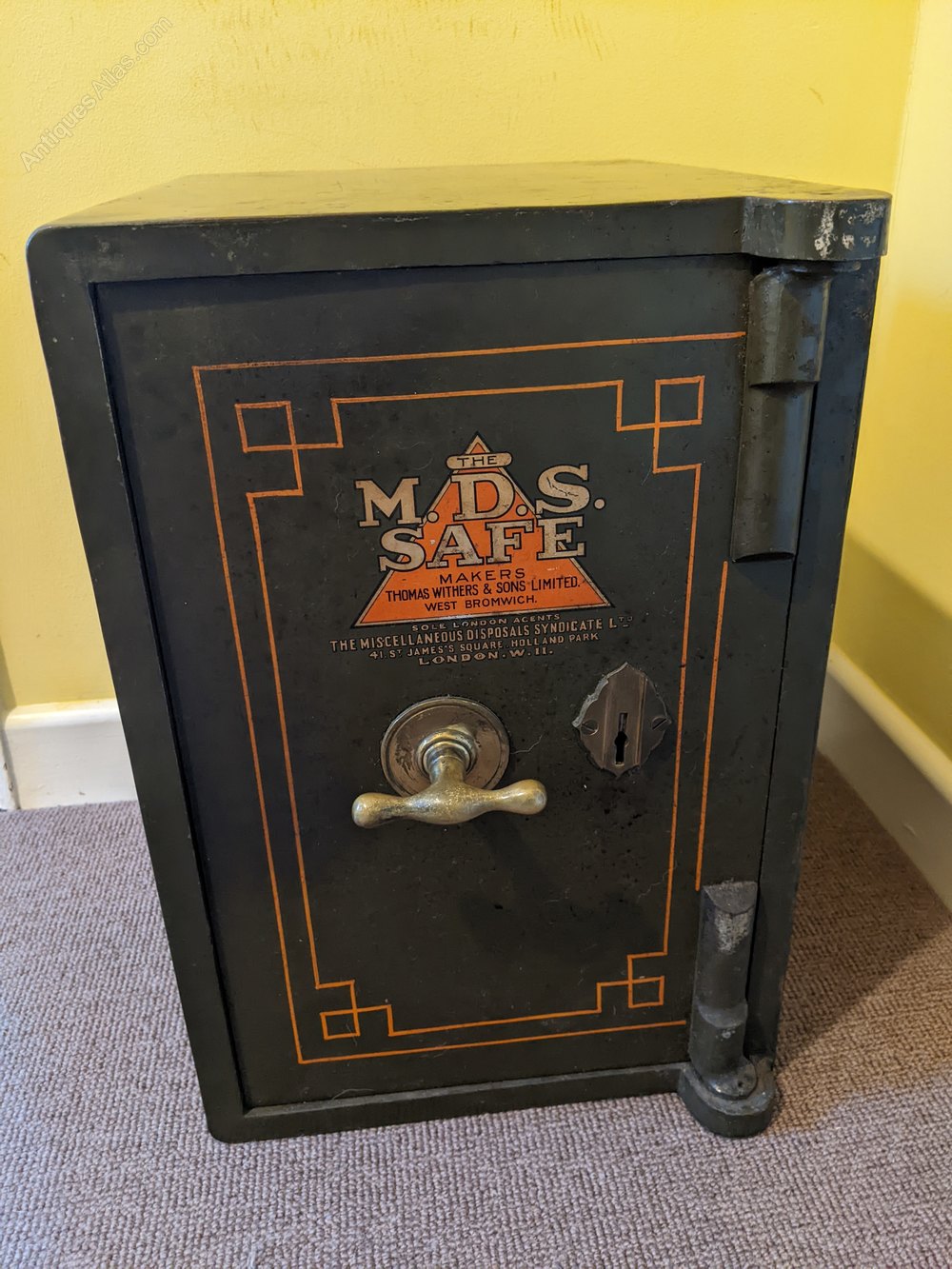 Antiques Atlas - Very Small Thomas Withers Cast Iron Safe With Keys