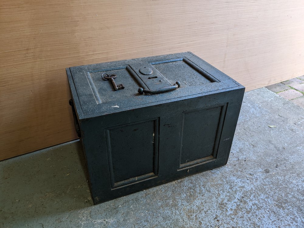 Antiques Atlas - Victorian Cast Iron Safe