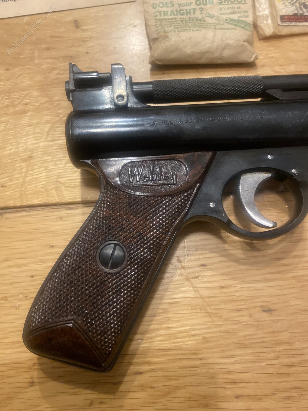 Antiques Atlas - Webley Senior Air Pistol Boxed And Near Mint as1017a577
