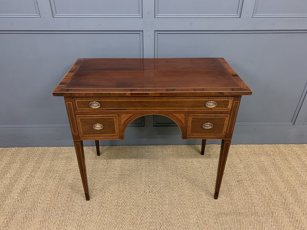 Georgian Mahogany Side Table Or Lowboy - Antiques Atlas