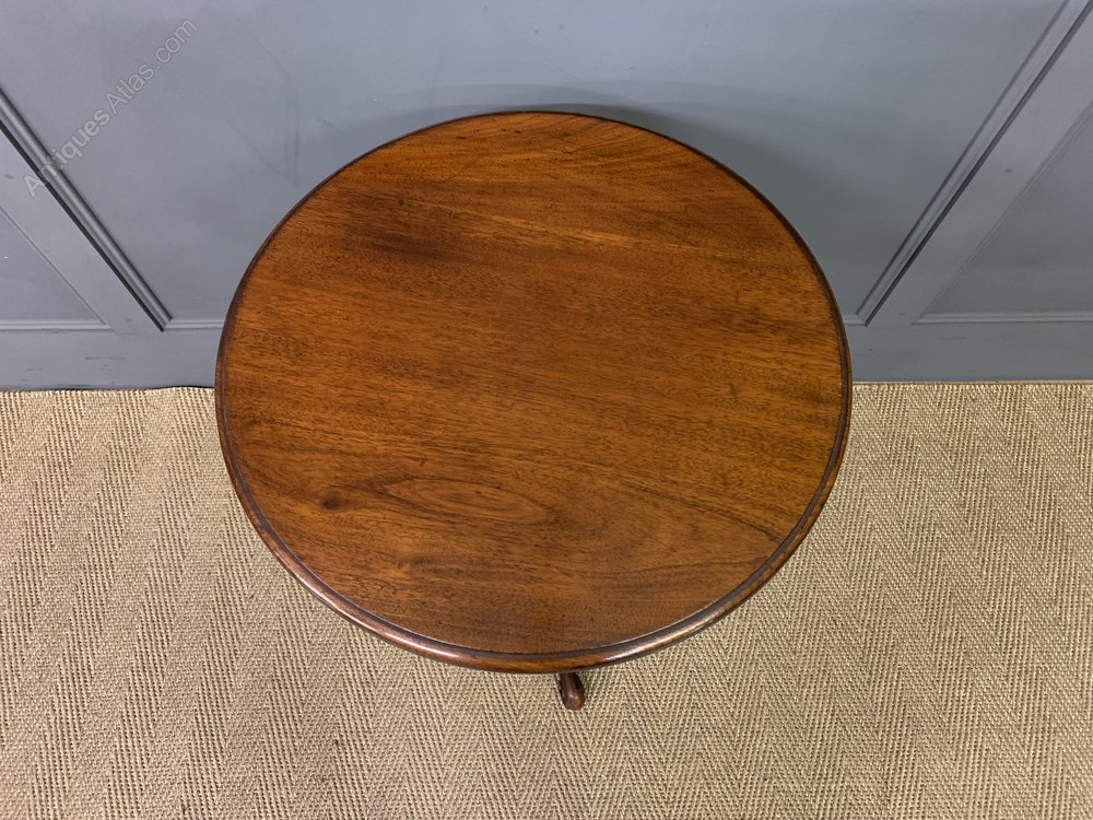 Victorian Walnut Lamp Table - Antiques Atlas