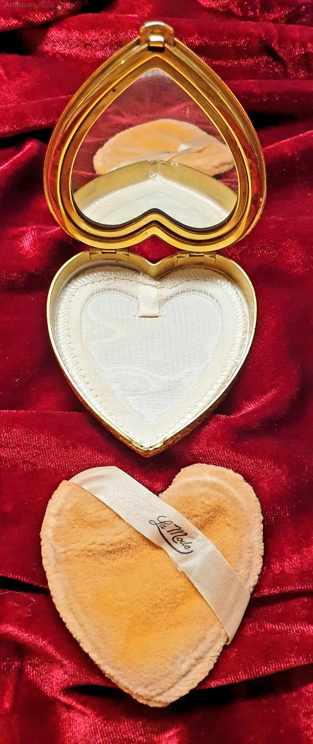 Antiques Atlas - Vintage La Mode Enamel Heart Shaped Compact