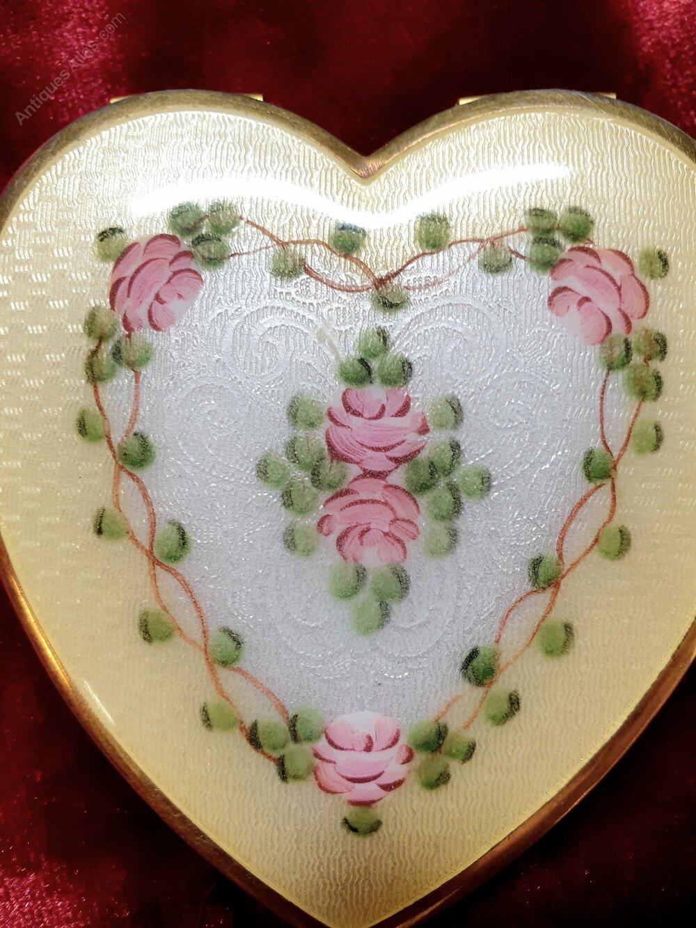 Antiques Atlas - Vintage La Mode Enamel Heart Shaped Compact