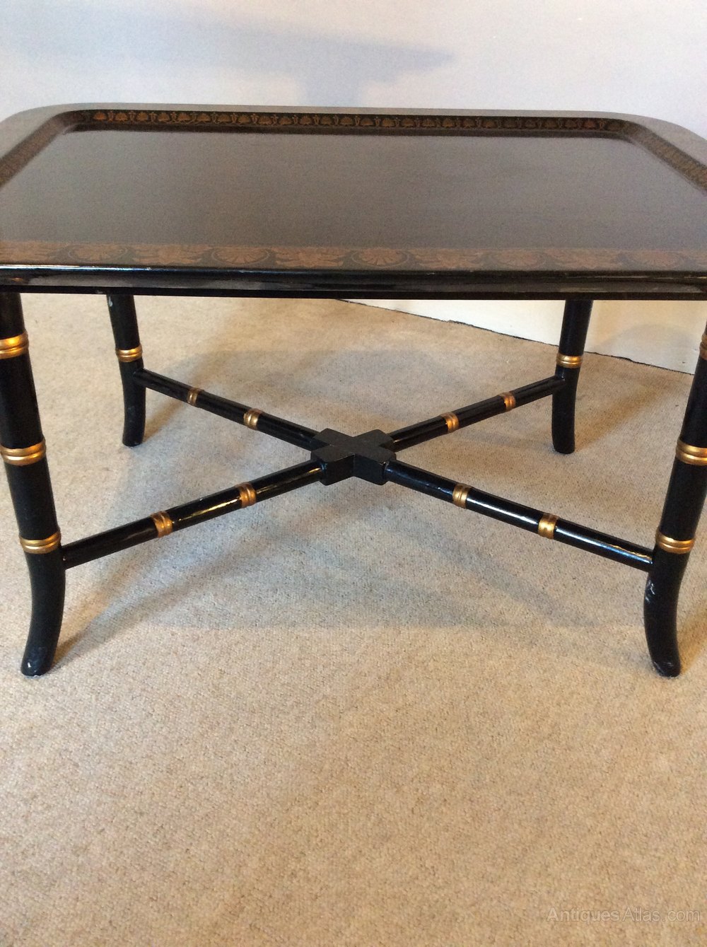 A Pair Of Black Lacquered Tray Top Coffee Tables - Antiques Atlas