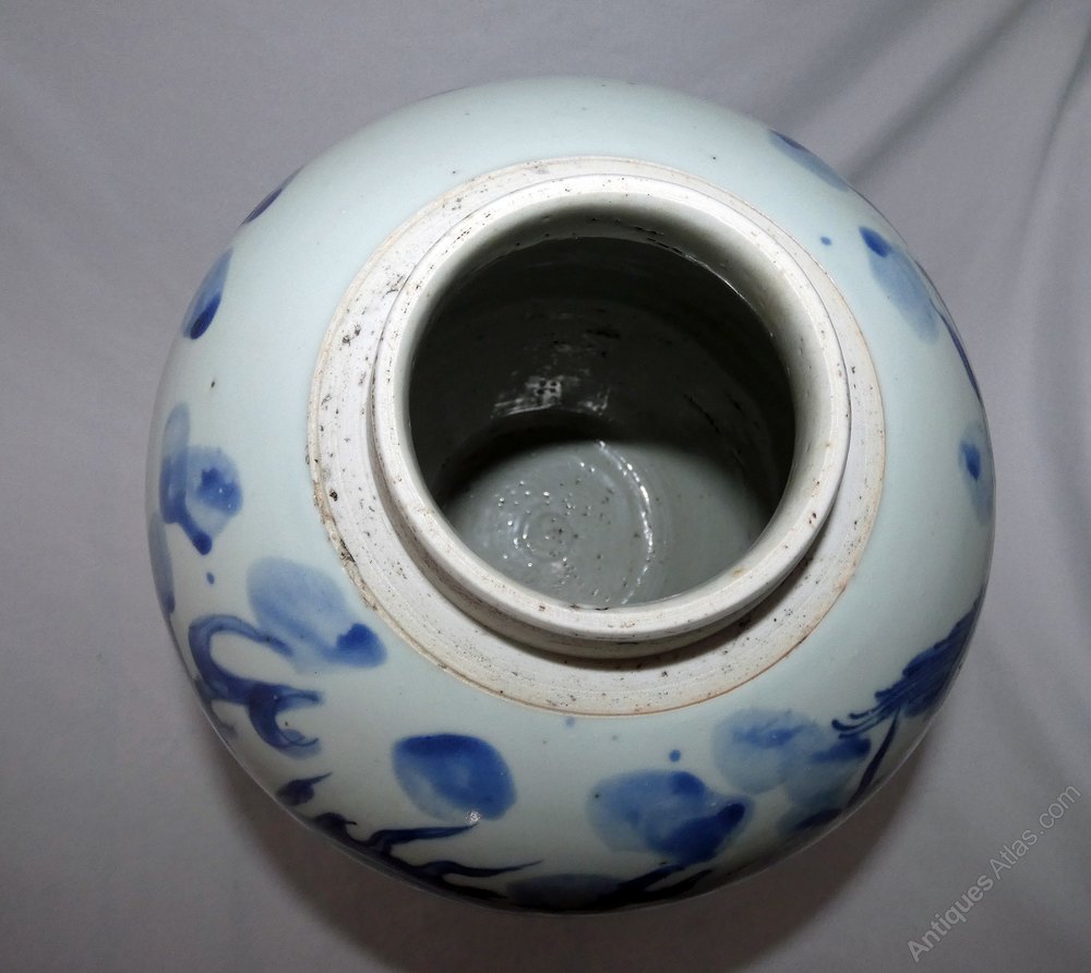 Antiques Atlas - Chinese Transitional Blue And White Dragon Jar