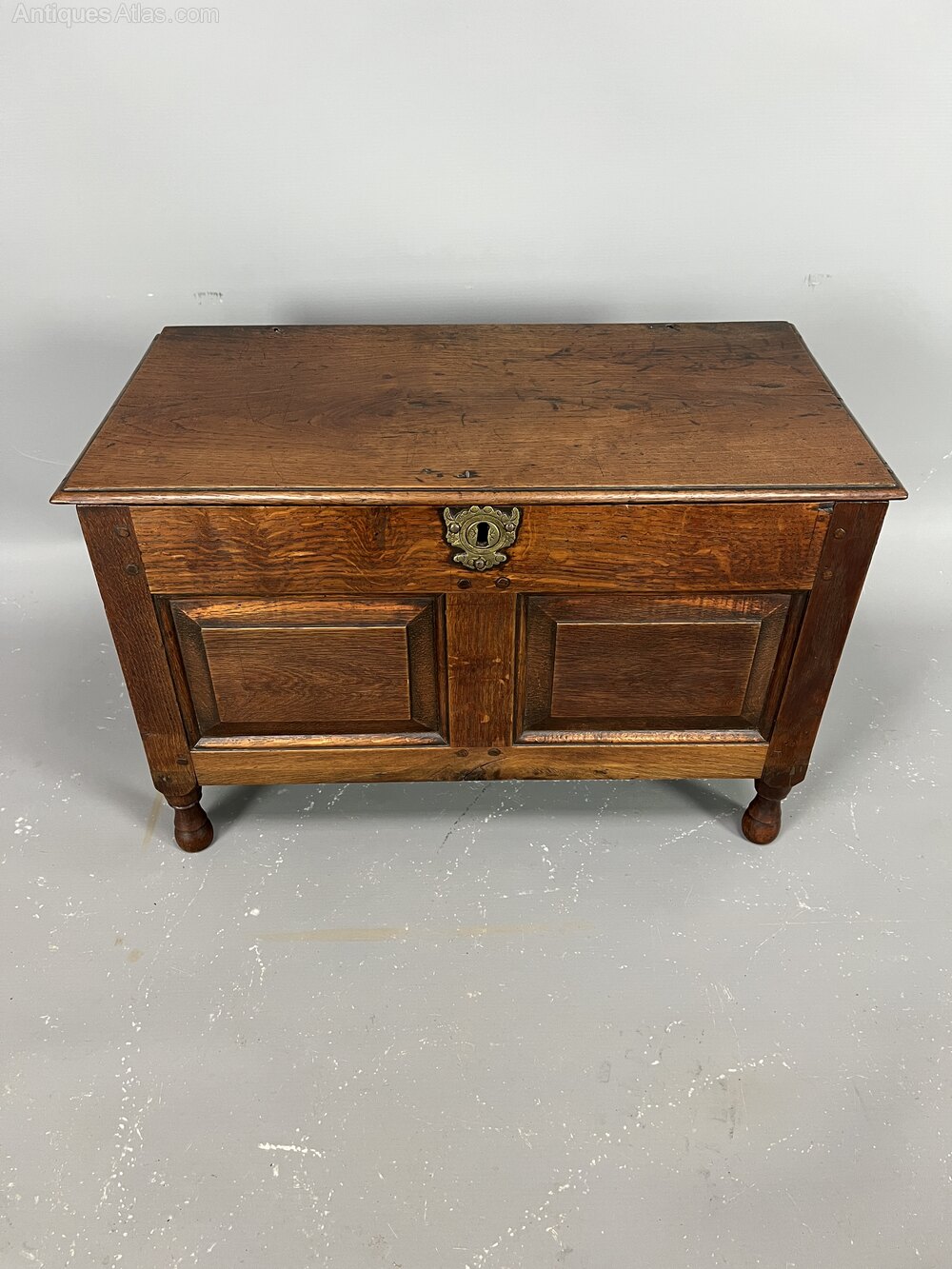 Welsh Oak Coffer Bach - Antiques Atlas