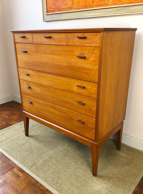 Antiques Atlas - Alfred Cox For Heals Walnut / Maple Chest Of Drawers