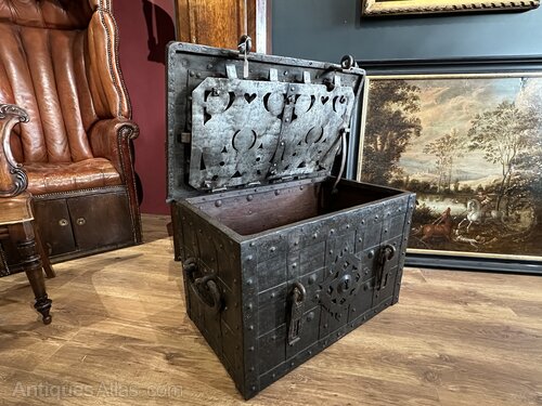 Nuremberg Armada Chest as518a598 - Antiques Atlas
