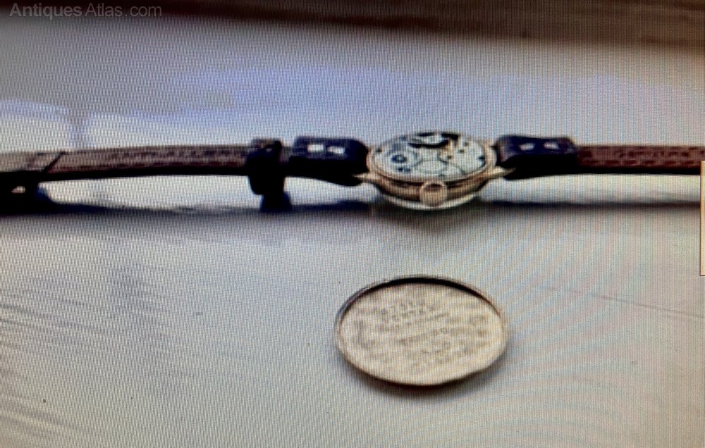 Antiques Atlas - 9 Ct Gold Vintage Ladies Vertex Revue Wrist-Watch