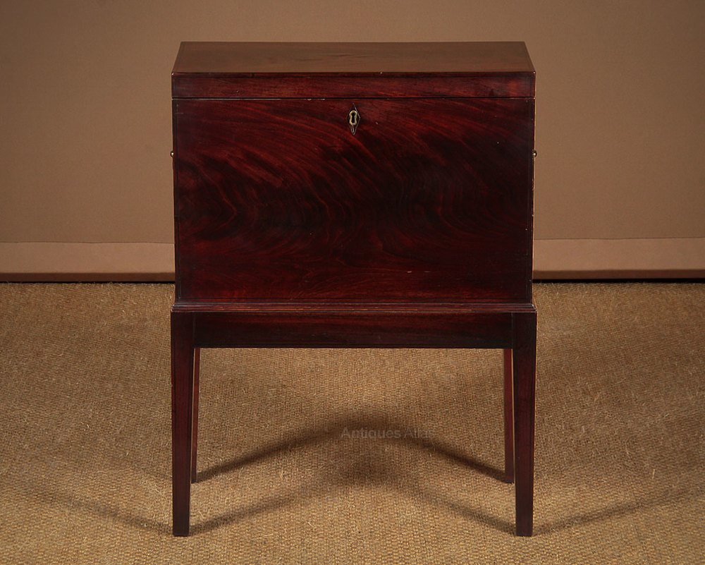 Georgian Mahogany Cellarette C.1800. - Antiques Atlas
