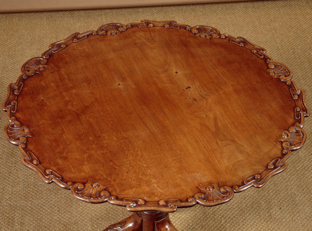 Pie Crust Table By Wylie & Lochhead Of Glasgow - Antiques Atlas