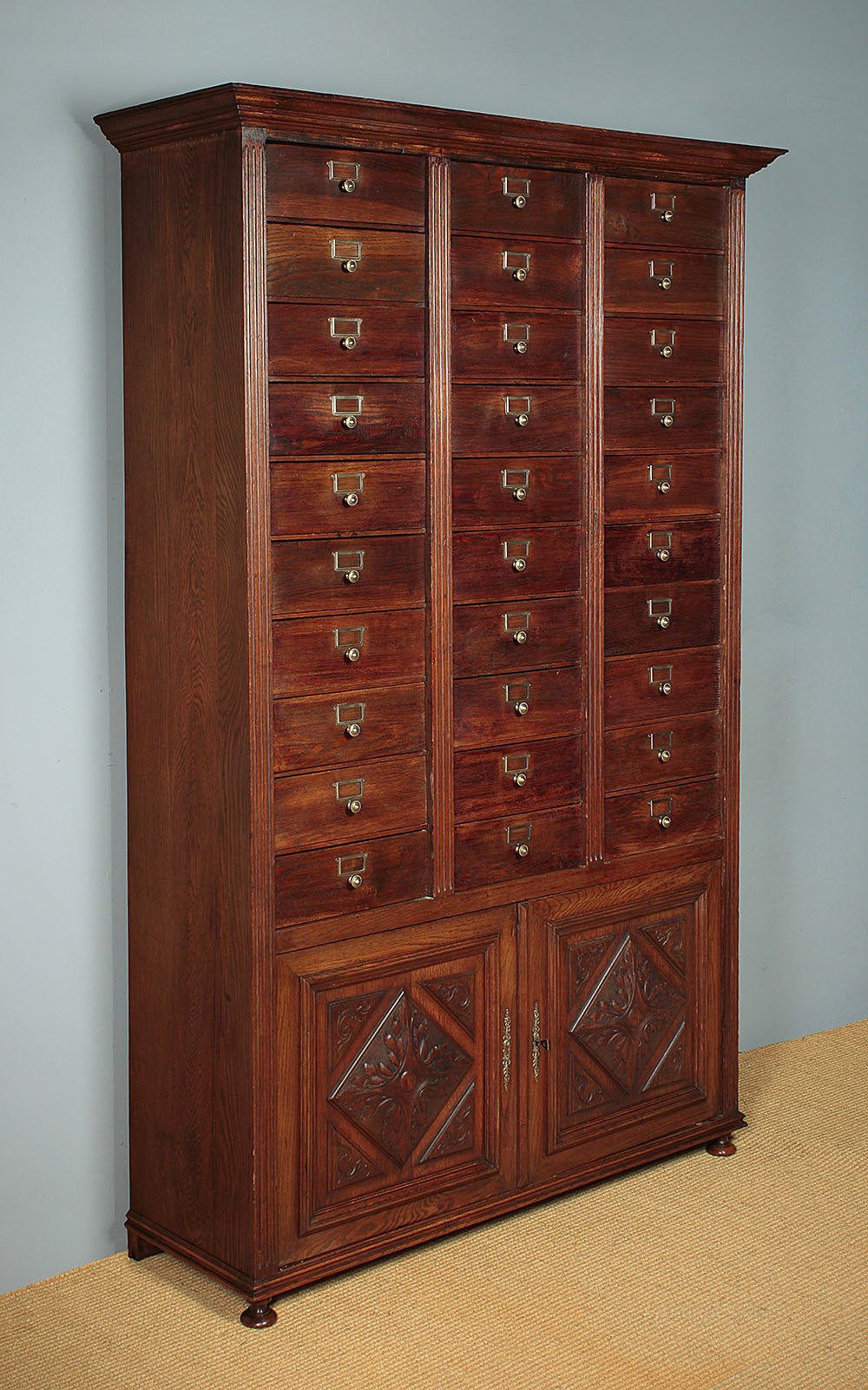 Tall Oak Bank Of Drawers C.1900. - Antiques Atlas