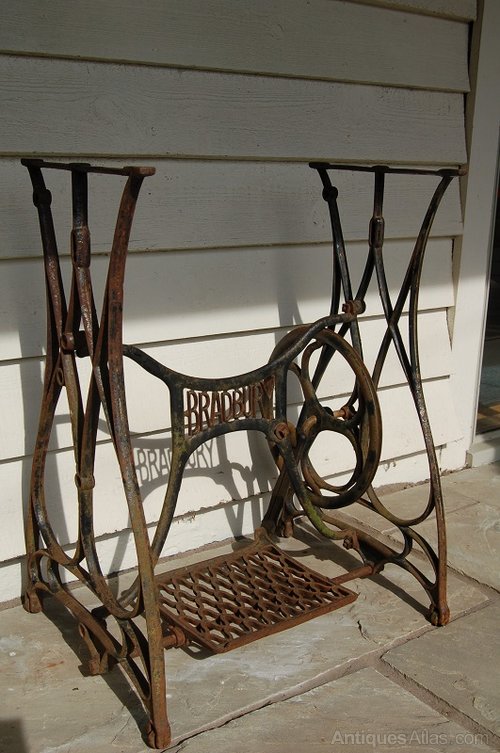 Antiques Atlas - Vintage Sewing Machine Plinth [table Base] as075a2324 ...
