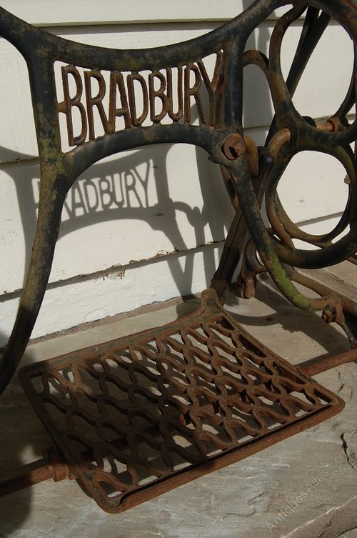 Antiques Atlas - Vintage Sewing Machine Plinth [table Base] as075a2324 ...