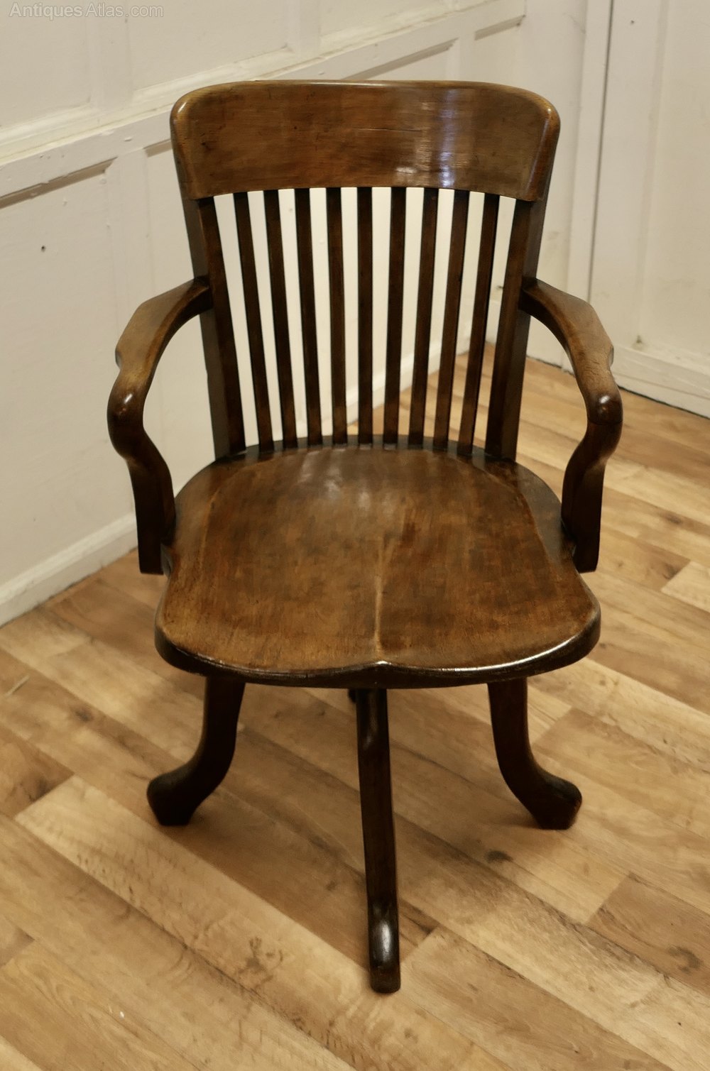 A 19th Century Swivelling Oak Office Or Desk Chair - Antiques Atlas