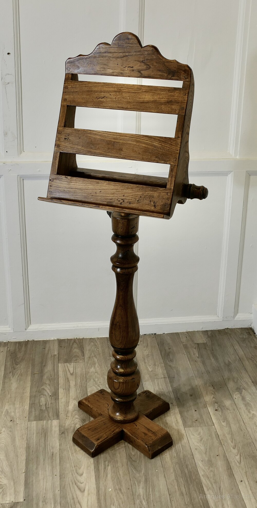 Arts And Crafts Elm Reading Stand, Menu Stand as284a11043 / ZX64 ...