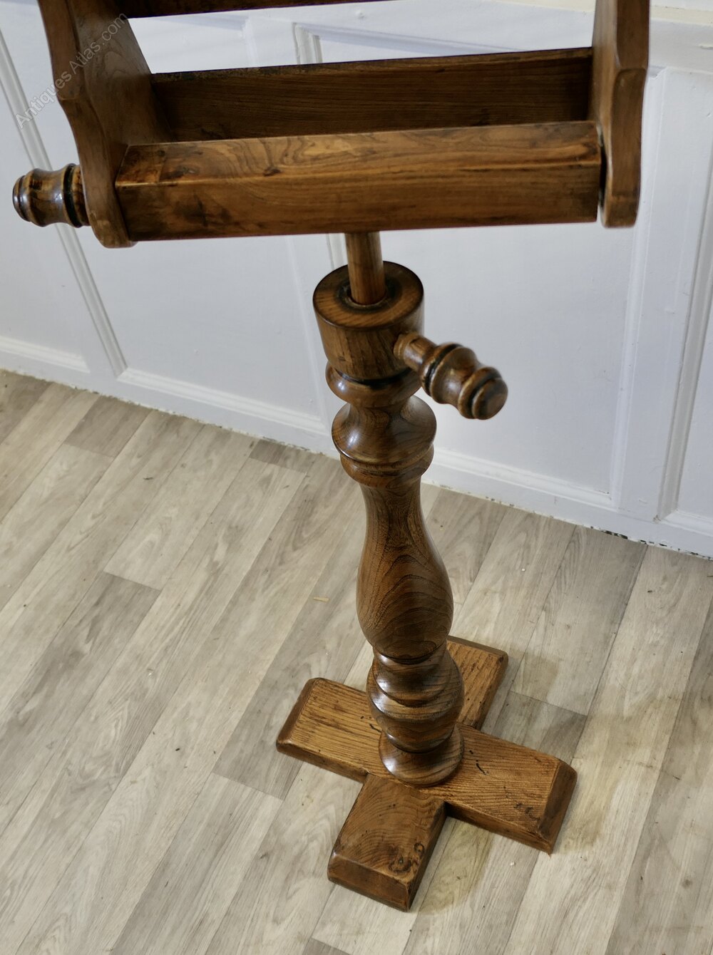 Arts And Crafts Elm Reading Stand, Menu Stand as284a11043 / ZX64 ...