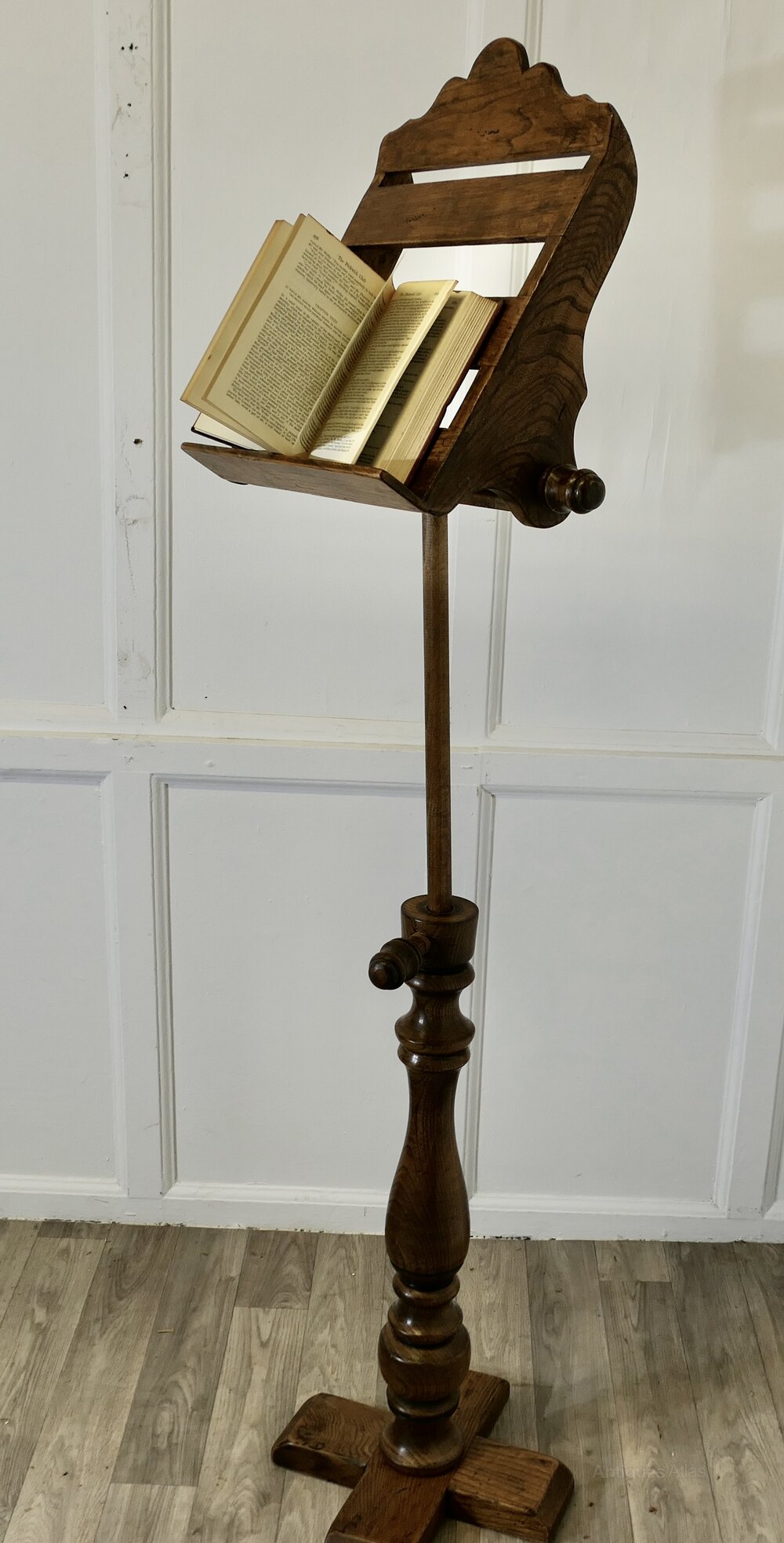 Arts And Crafts Elm Reading Stand, Menu Stand as284a11043 / ZX64 ...
