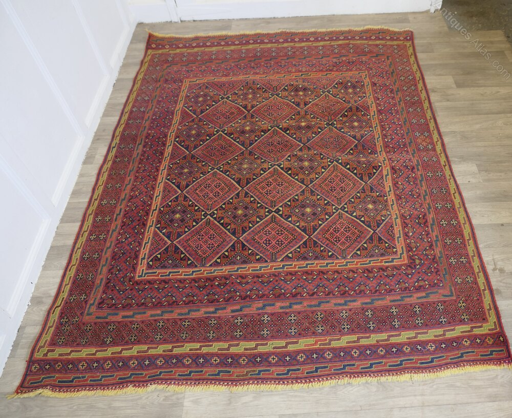 Antiques Atlas - Vintage Traditional Pattern Wool Carpet Rug ...
