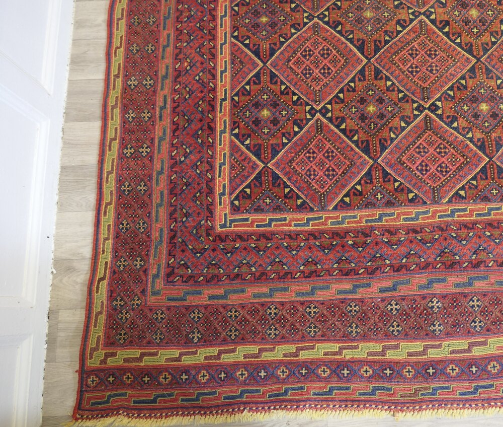 Antiques Atlas - Vintage Traditional Pattern Wool Carpet Rug ...