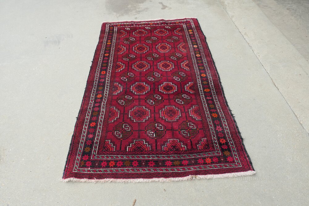 Antiques Atlas - Vintage Traditional Pattern Wool Carpet Rug ...