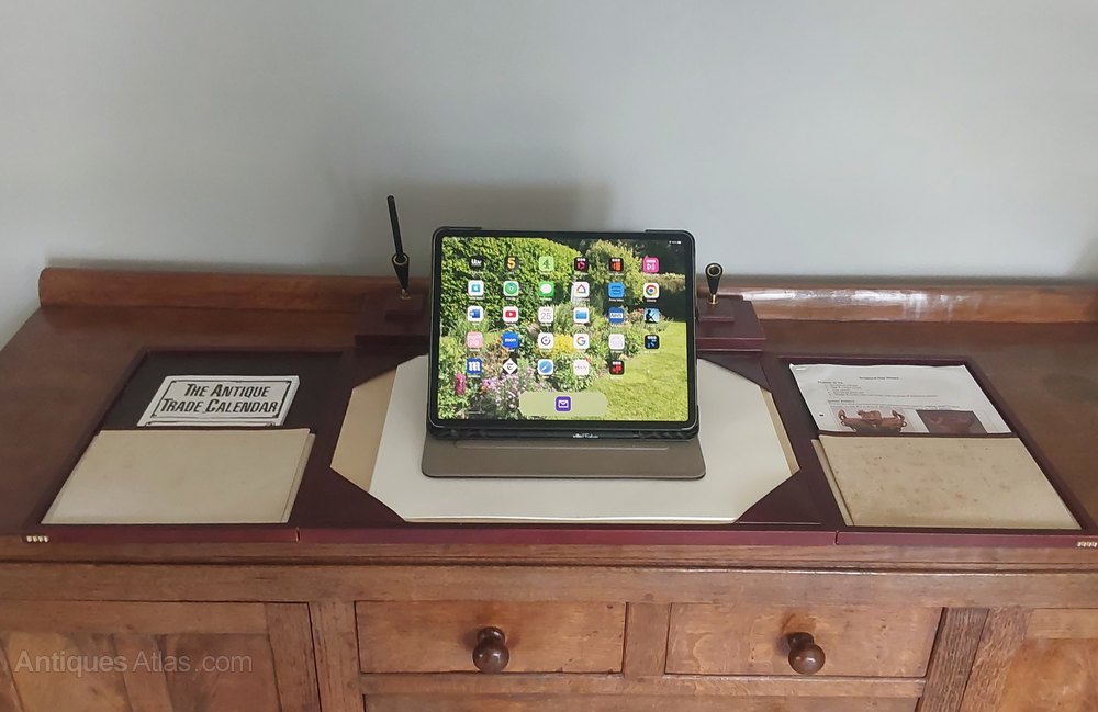 Antiques Atlas - A Top Quality Desk Companion By Etienne Aigner.