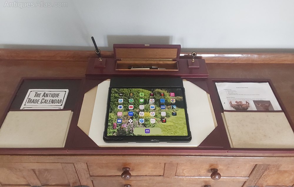 Antiques Atlas - A Top Quality Desk Companion By Etienne Aigner.