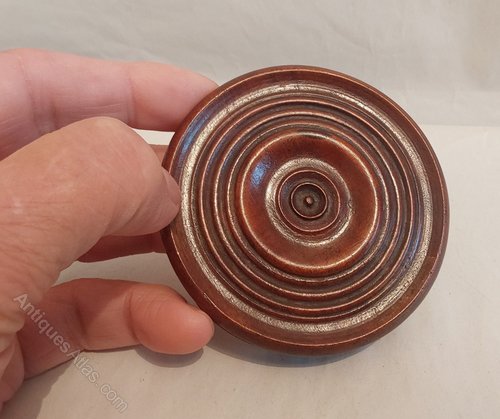 Antiques Atlas - Antique Treen Mahogany Snuff Box.