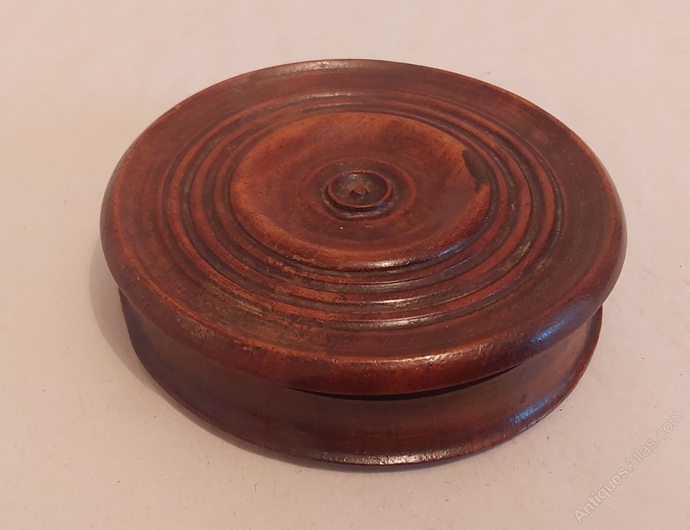 Antiques Atlas - Antique Treen Mahogany Snuff Box.