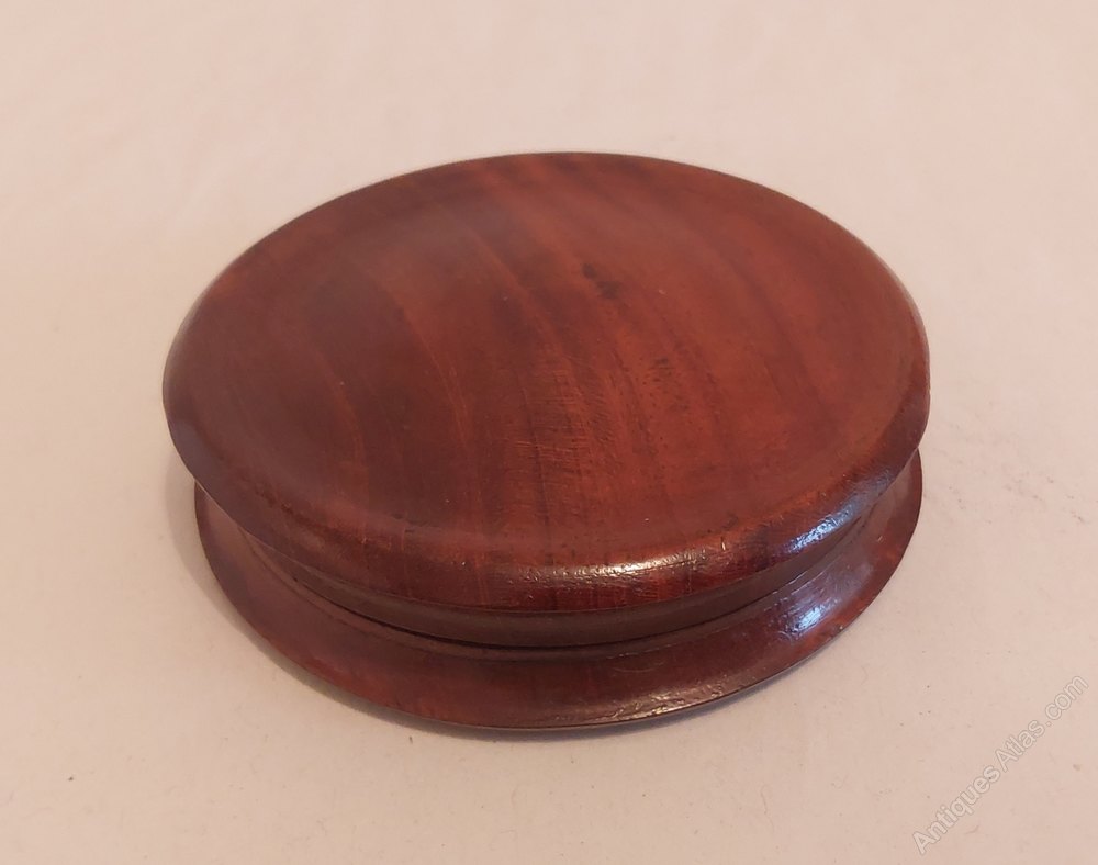 Antiques Atlas - Antique Treen Mahogany Snuff Box.
