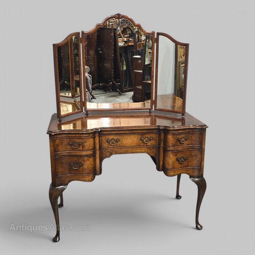 Super Queen Anne Walnut Dressing Table as122a5354 - Antiques Atlas