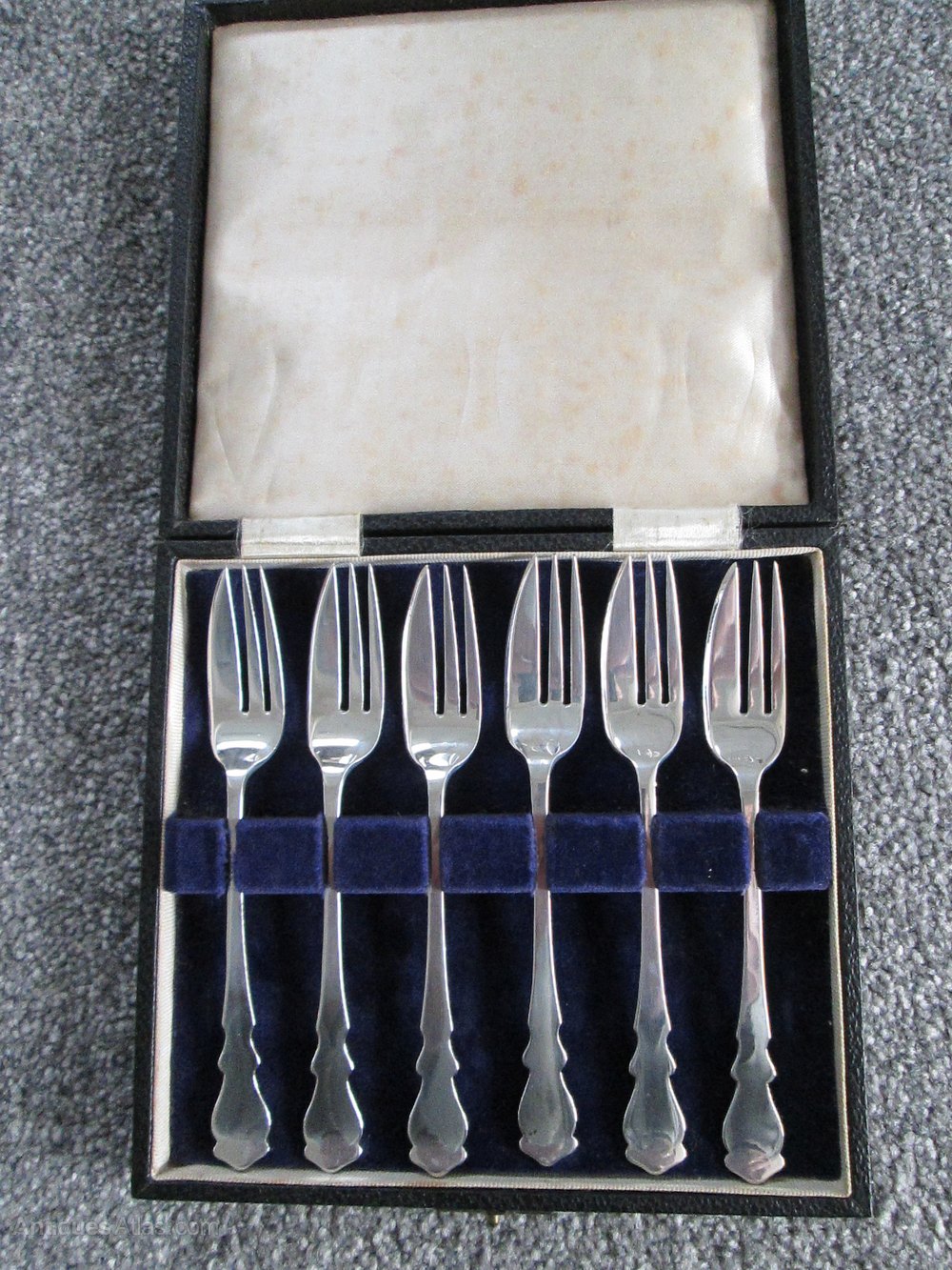 Antiques Atlas - Silver Cake Forks (Cased)