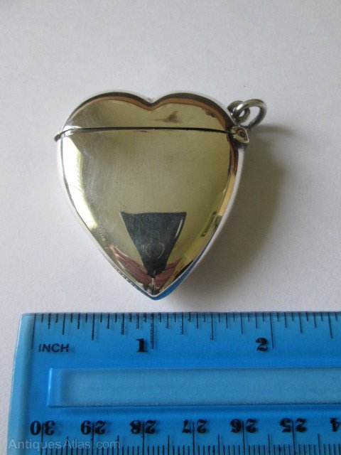 Antiques Atlas - Victorian Silver Heart Shaped Vesta Case