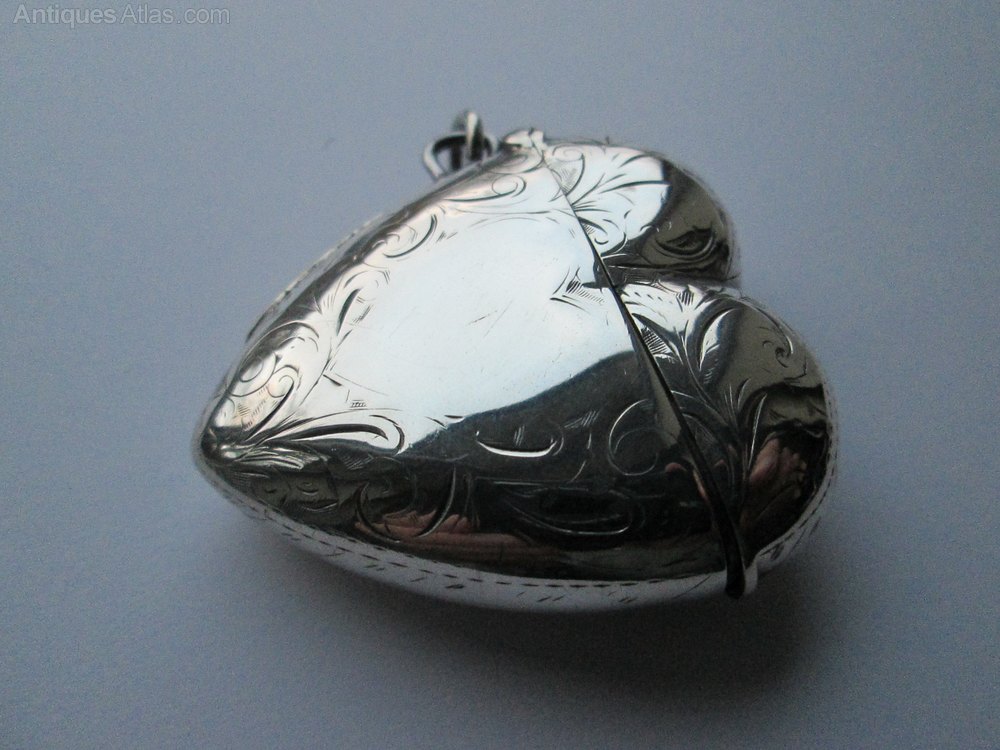 Antiques Atlas - Victorian Silver Heart Shaped Vesta Case